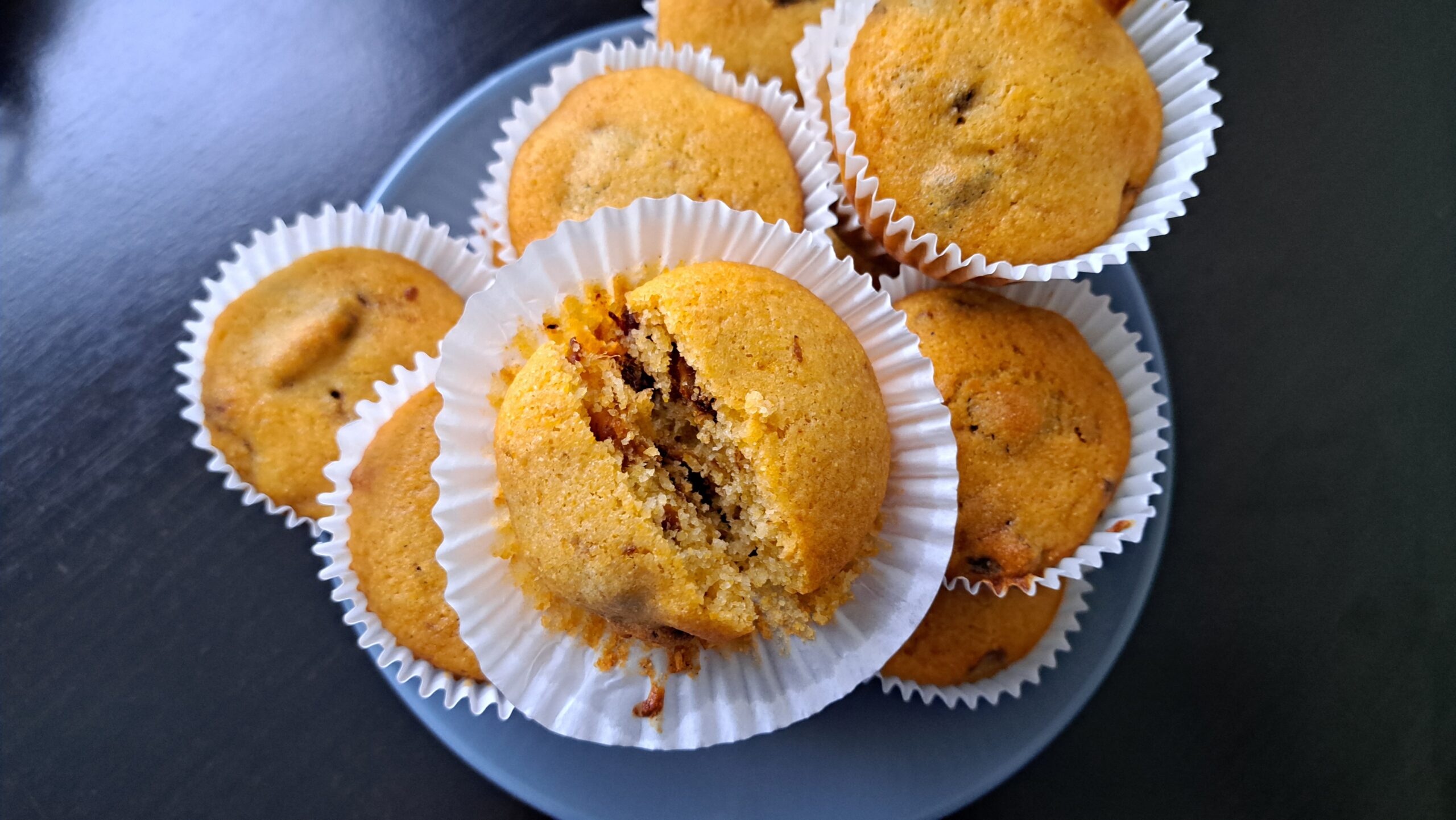 Sourdough discard cupcakes with dates - Ordinary DIY things